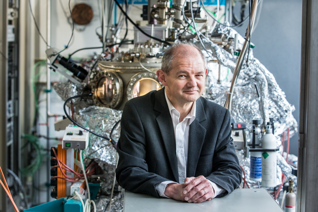 Joost Frenken wins the MRS Innovation in Materials Characterization ...